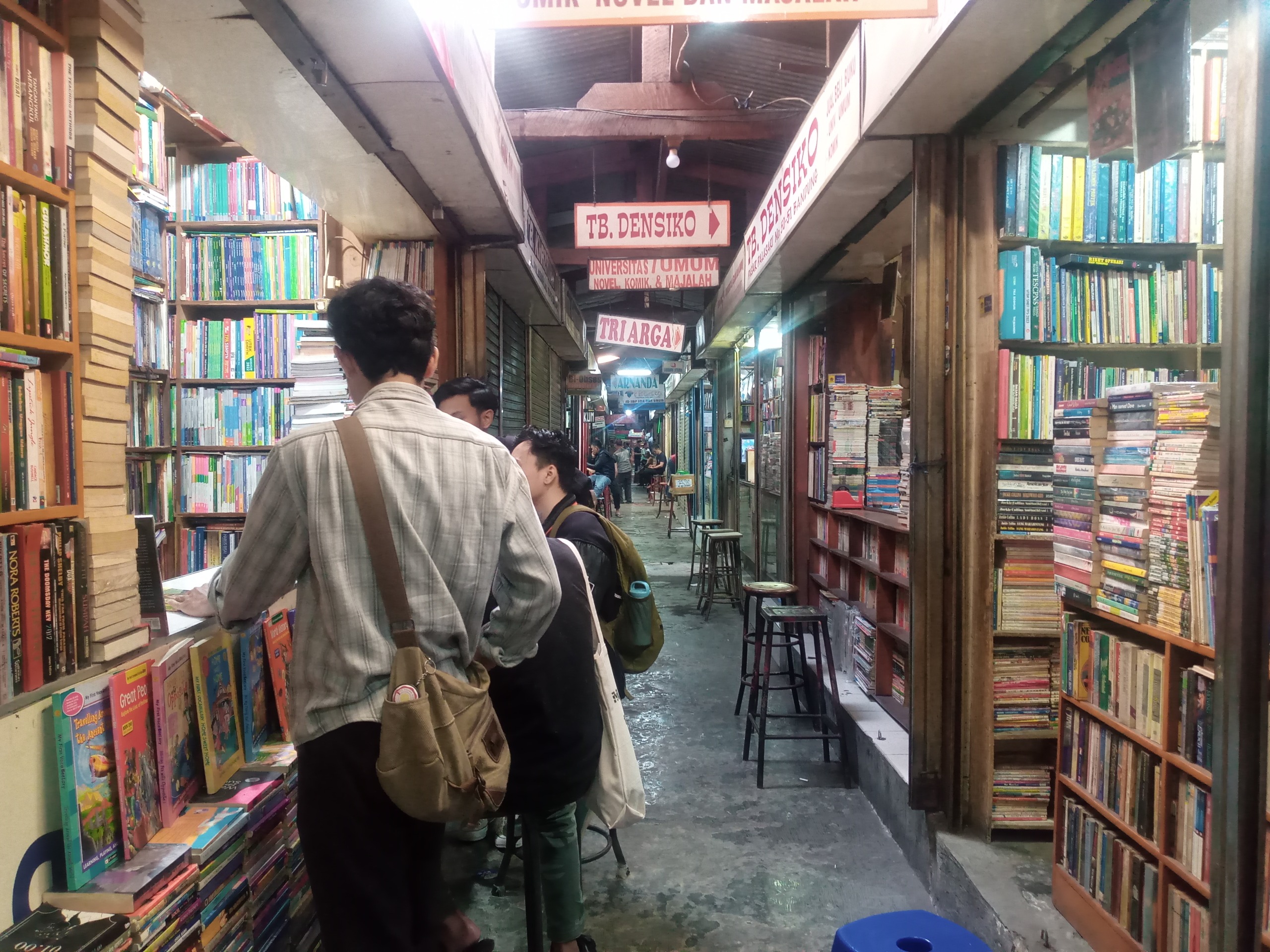 Pasar Buku Palasari, Nya Ngelmu Nya Nostalgia – Sunda News